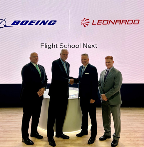 Boeing e Leonardo collaborano per il contratto “Flight School Next ...